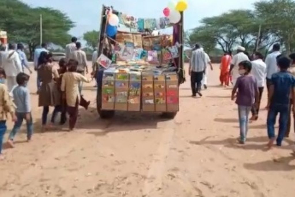 A novel mobile library on camels starts in Rajasthan - Jaipur Stuff